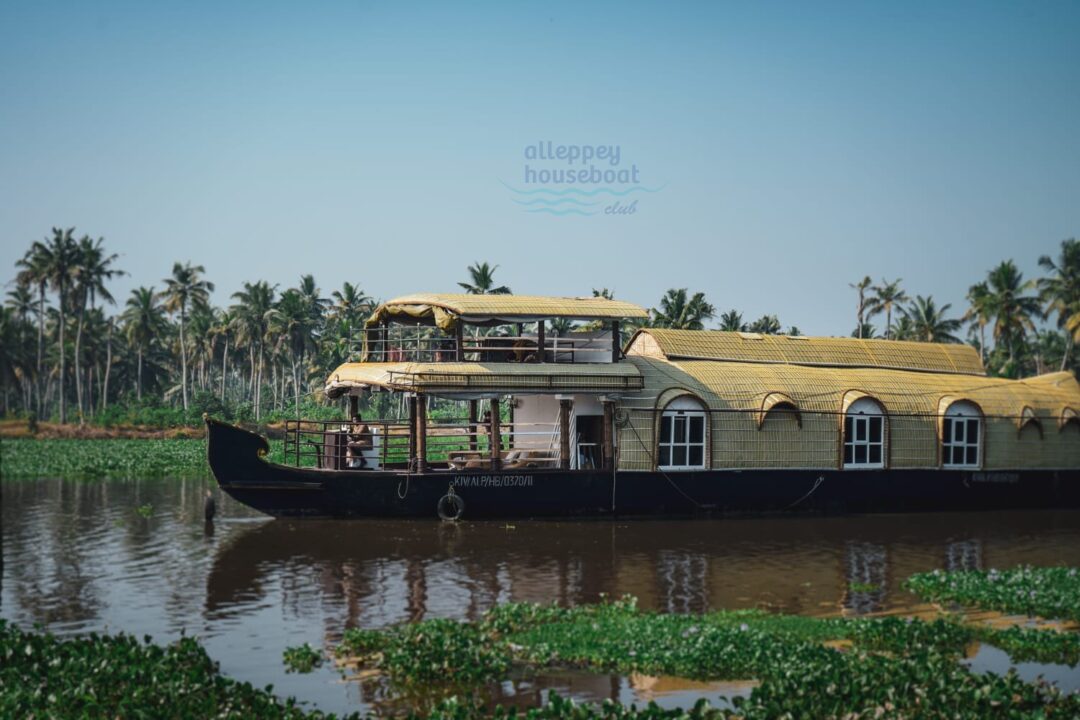 3 Bedroom Deluxe Houseboat with Upperdeck - Kumarakom Houseboat Club