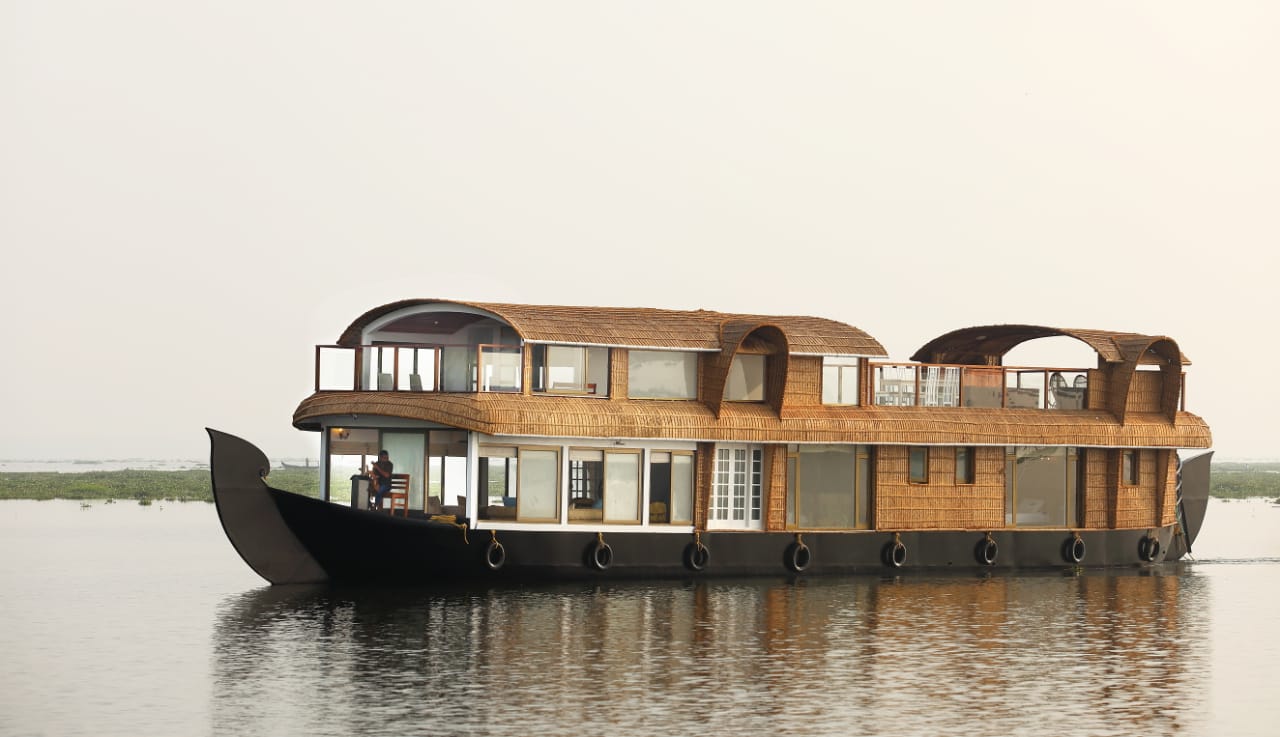 3 Bedroom Ultra Luxury Houseboat with Upperdeck - Kumarakom Houseboat Club