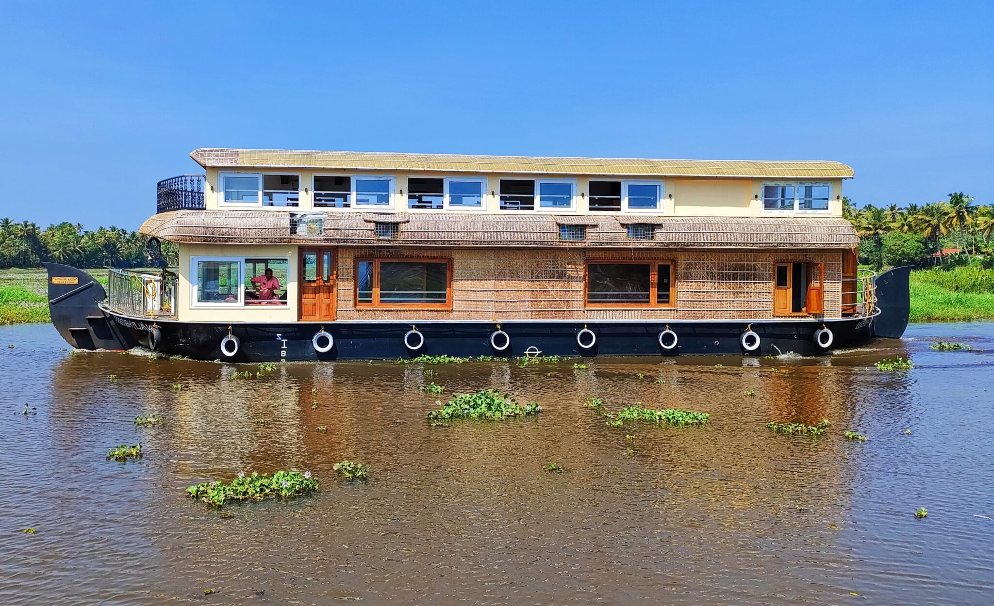 2 Bedroom Luxury Upper Deck Houseboat in Kumarakom - Kumarakom ...